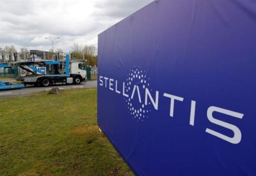 Voiture connectée: Stellantis s'allie à Foxconn