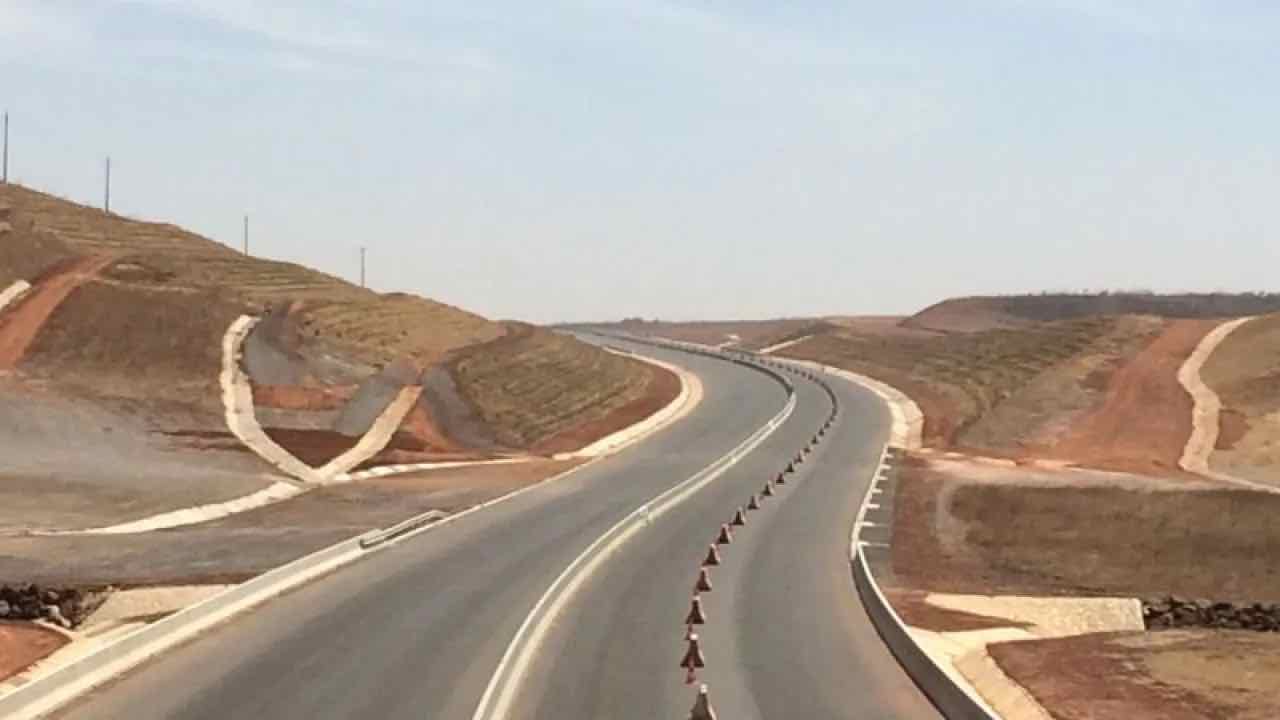 166 millions d’euros pour la construction de l’autoroute Dakar ...
