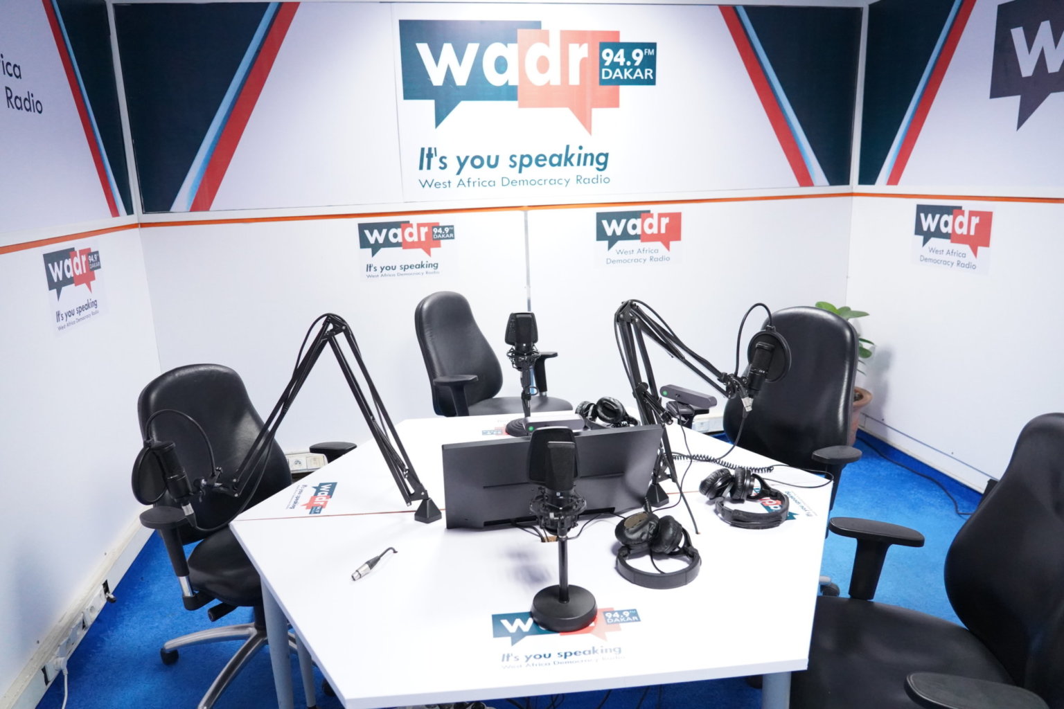 West Africa Democracy Radio recrute un journaliste/producteur (Français)