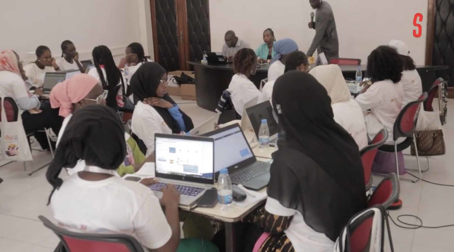 Troisième Camp de Codage AGCCI au Sénégal : 25 jeunes filles en ...